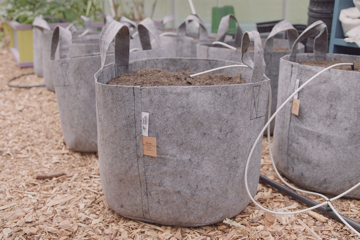 Building Soil: Soil for Containers and Pots – Videos – Mother Earth News